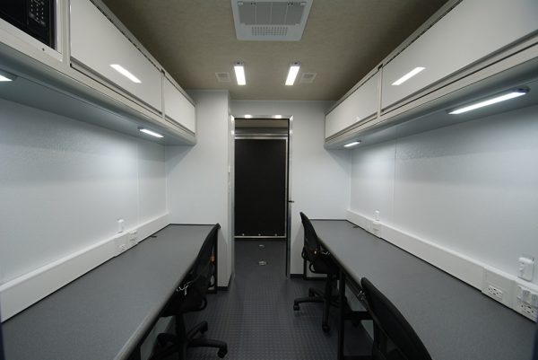 Command 31-4WS Rear Cargo | Mobile Concepts